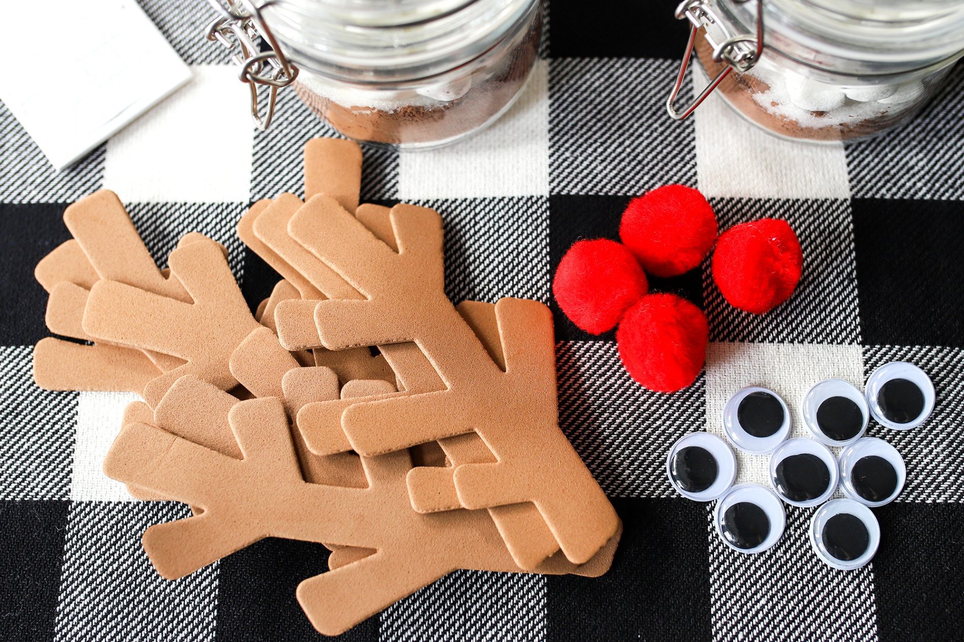 How to Make Hot Cocoa Reindeer Jar - The Super Mom Life